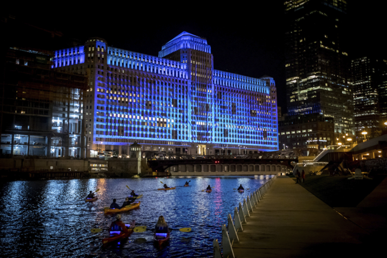 Chicago Riverwalk | Find Tours, Restaurants, Museums & Art