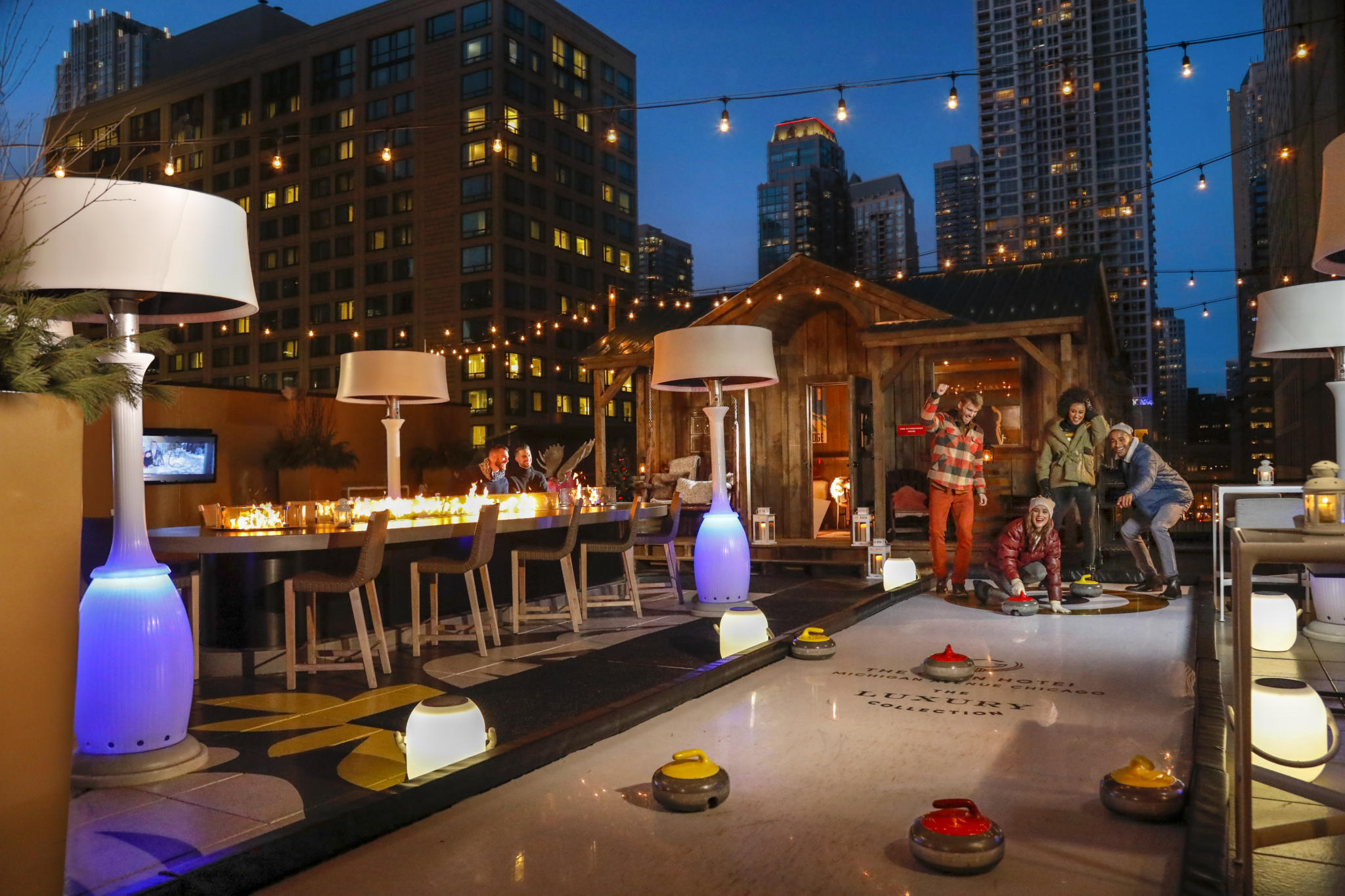 Winter Rooftop Bars, Igloos & Curling in Chicago | Best Rooftop Bars ...