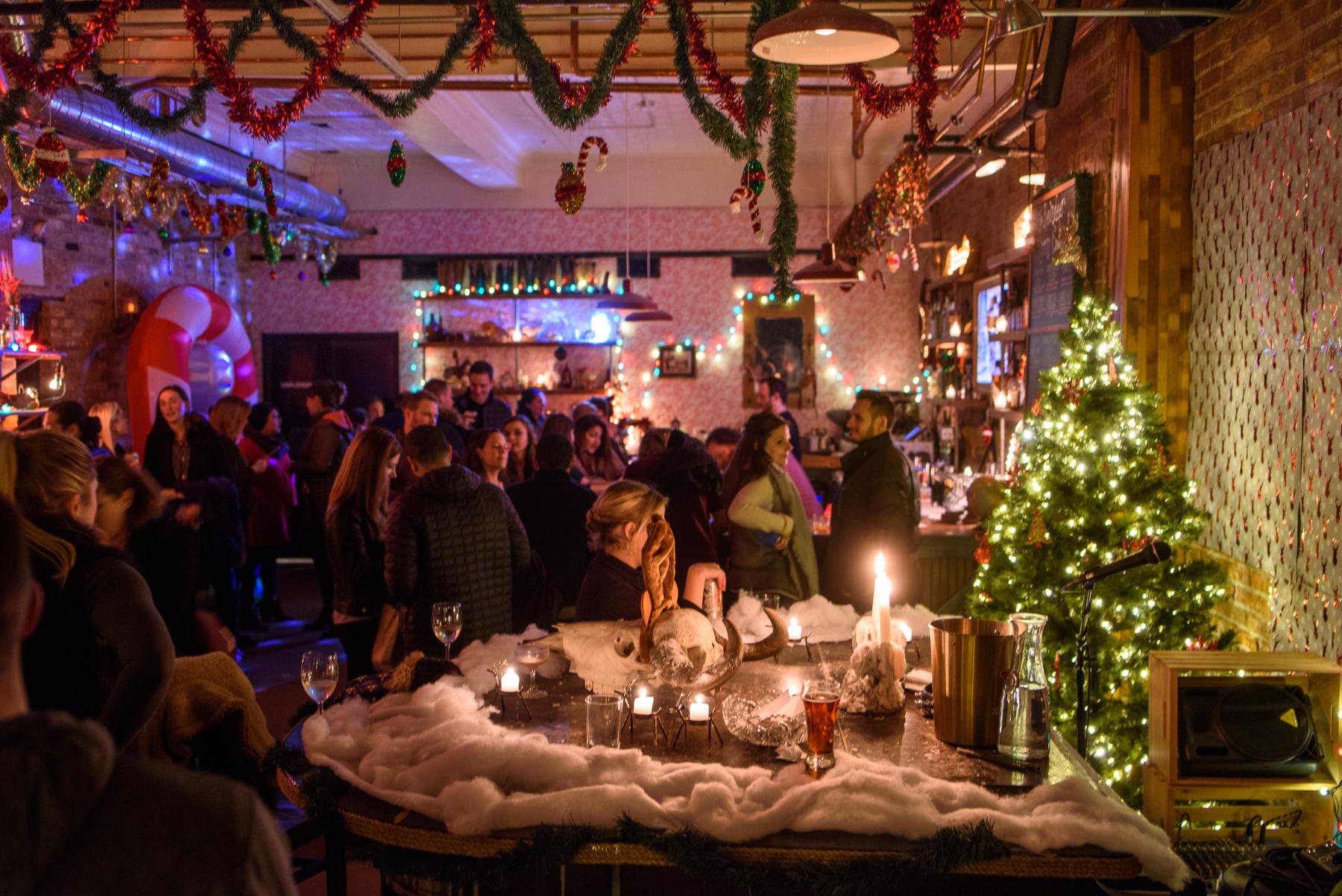 Christmas Bars in Chicago | Holiday Pop-up Bars & Experiences | Choose ...