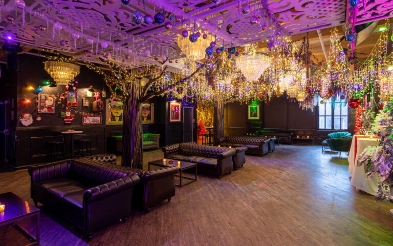 Christmas Bars in Chicago | Holiday Pop-up Bars & Experiences | Choose ...