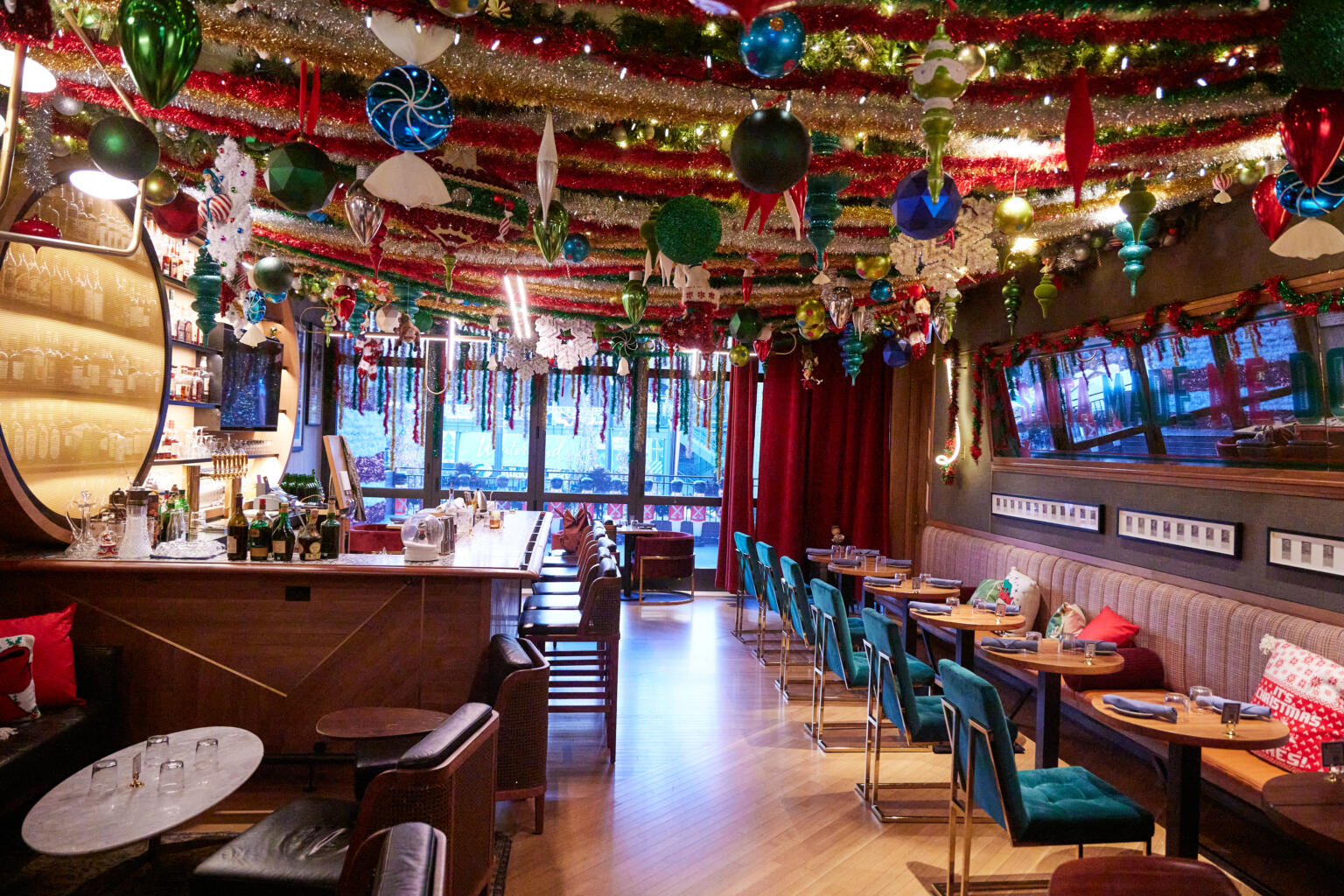 17 Best Christmas Bars in Chicago | Holiday Pop-up Bars 2023 | Choose ...